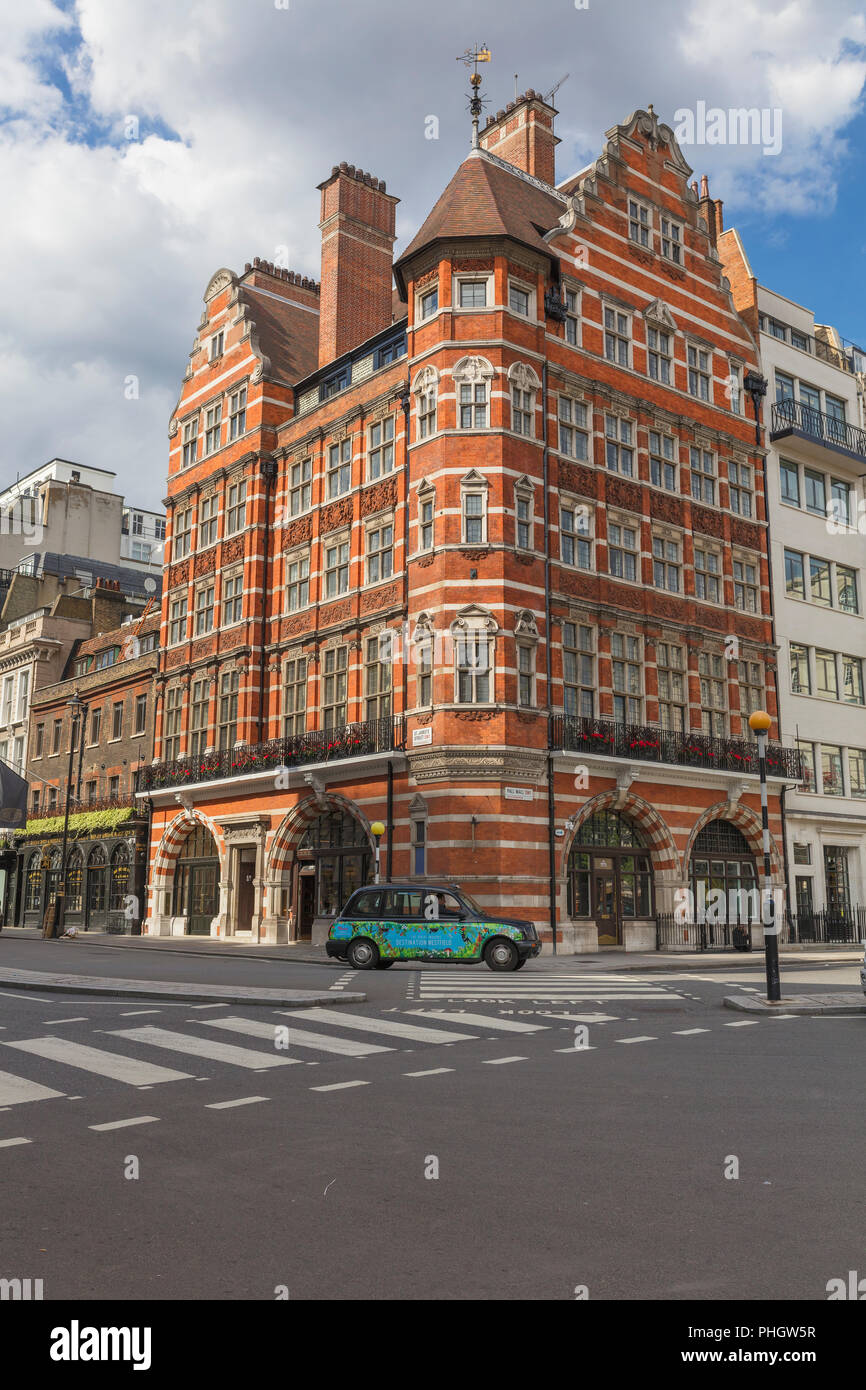 Pall mall london hi-res stock photography and images - Alamy