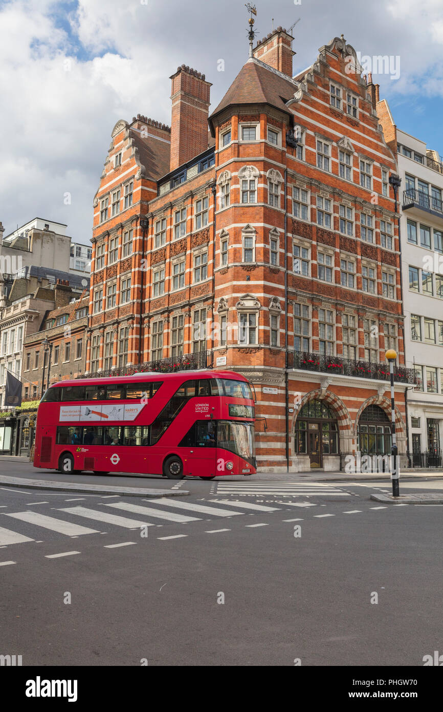 Pall mall london hi-res stock photography and images - Alamy