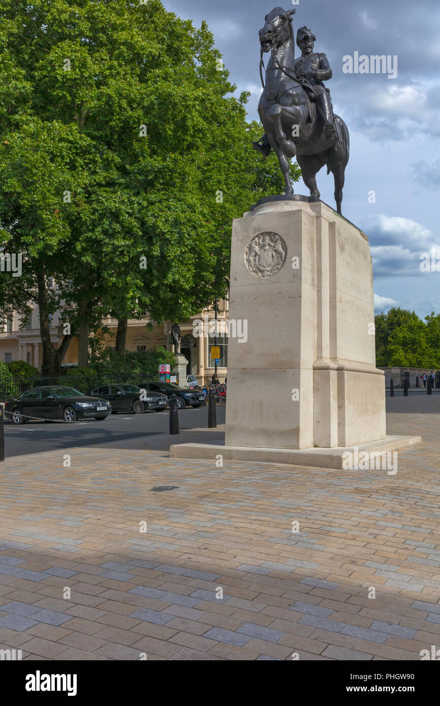 Edward VII Memorial statue, Carlton House Terrace, London, England, UK ...