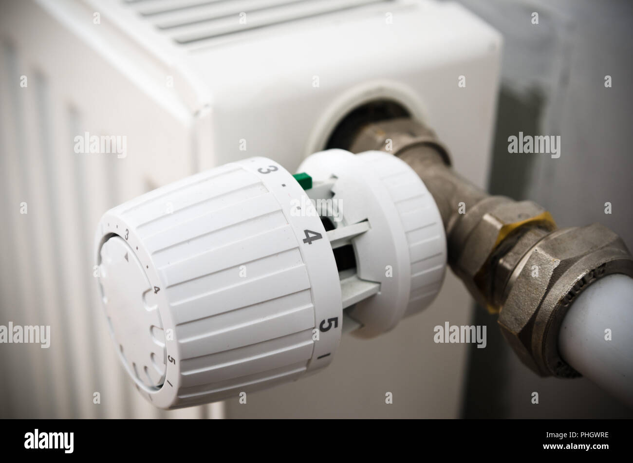 The thermostat on the radiator, close-up Stock Photo - Alamy