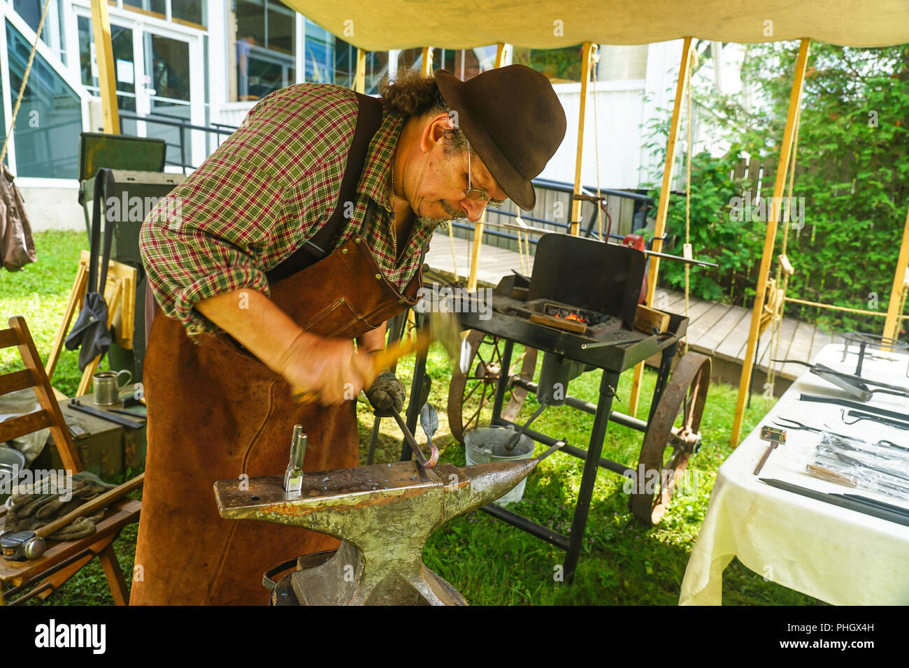 Blacksmith demonstrations hi-res stock photography and images - Alamy