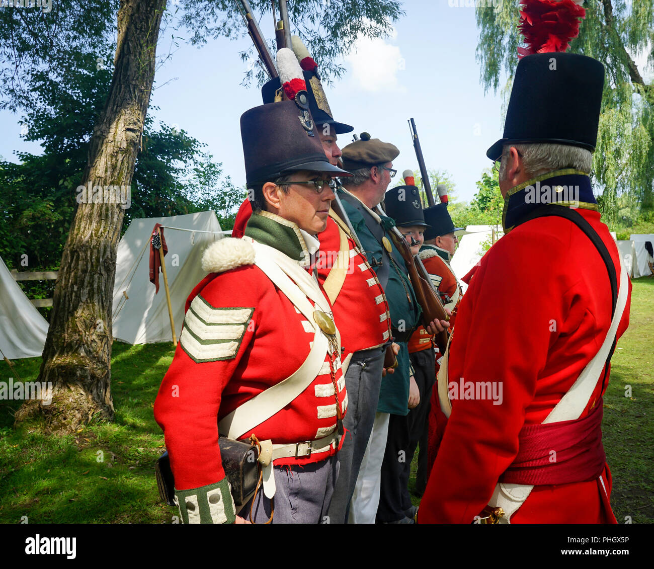 Royal navy gun crew hi-res stock photography and images - Alamy