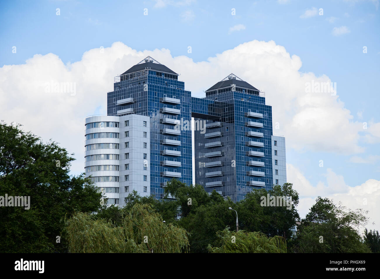 Generic high rise concrete building hi-res stock photography and images ...