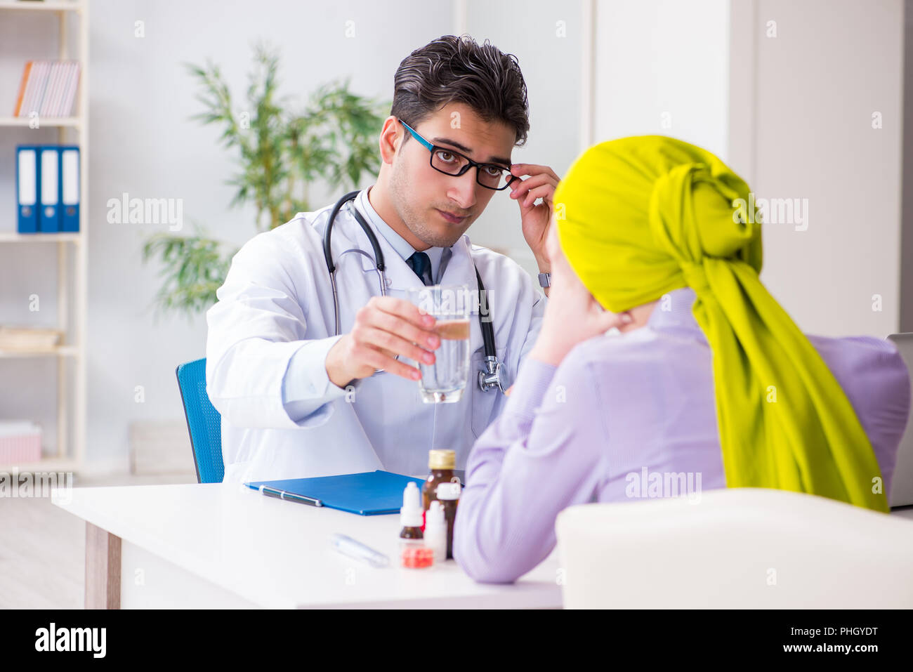 Doctor cancer woman listening hi-res stock photography and images - Alamy