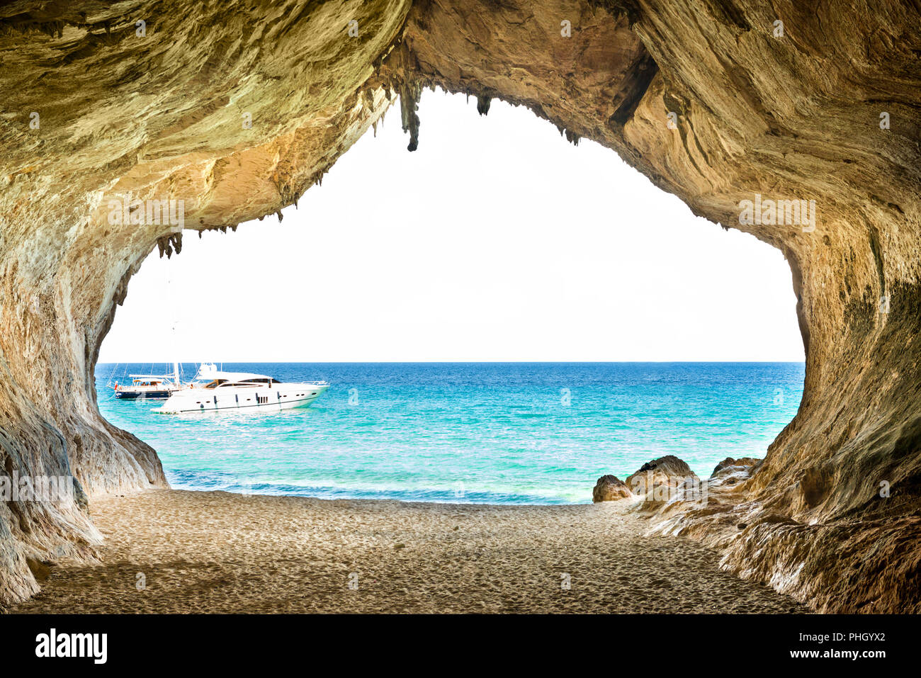 Empty cave hi-res stock photography and images - Alamy