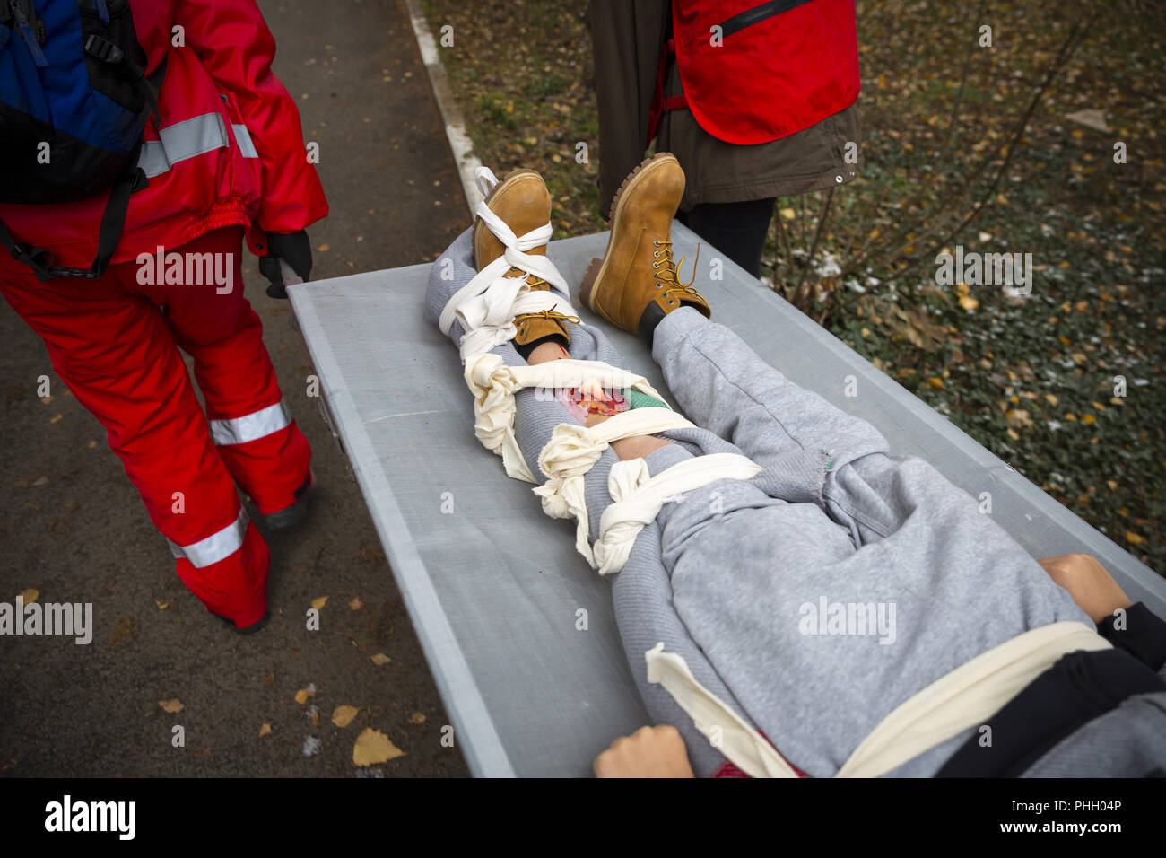 Paramedics mountain rescue service Broken leg Stock Photo - Alamy
