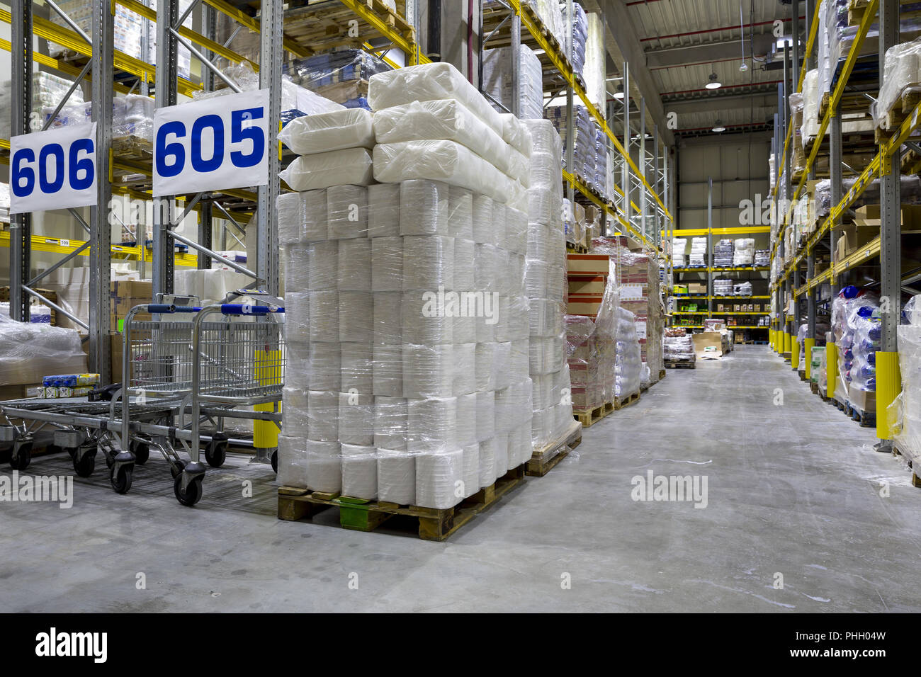 Large and modern warehouse Stock Photo - Alamy