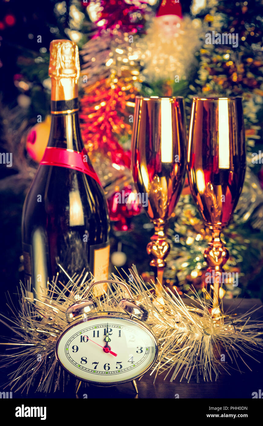 new year bottle of champagne glasses Stock Photo - Alamy