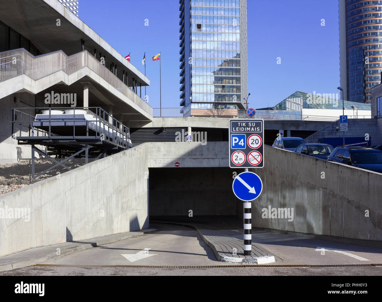 Underground parking signs hi-res stock photography and images - Alamy