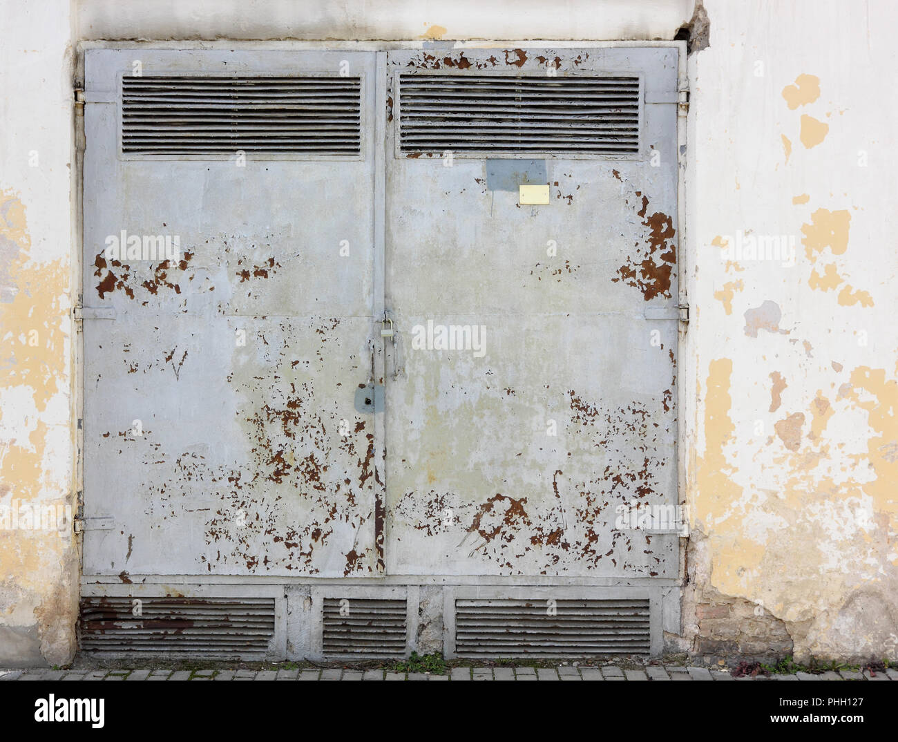 Rusty steel gate Stock Photo - Alamy