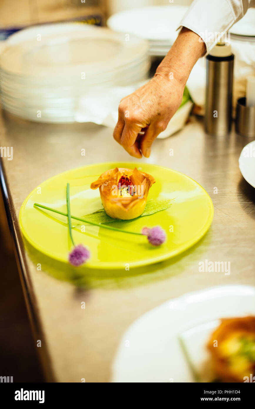 cook prepares gourmet food dish in the kitchen Stock Photo - Alamy
