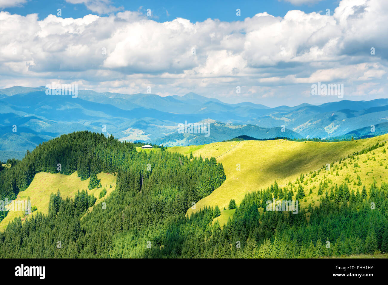 Valley with mountains in background hi-res stock photography and images ...