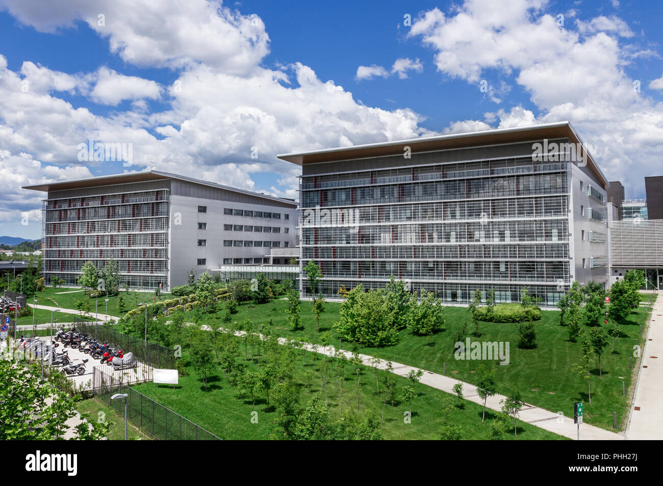 Modern hospital building Stock Photo - Alamy
