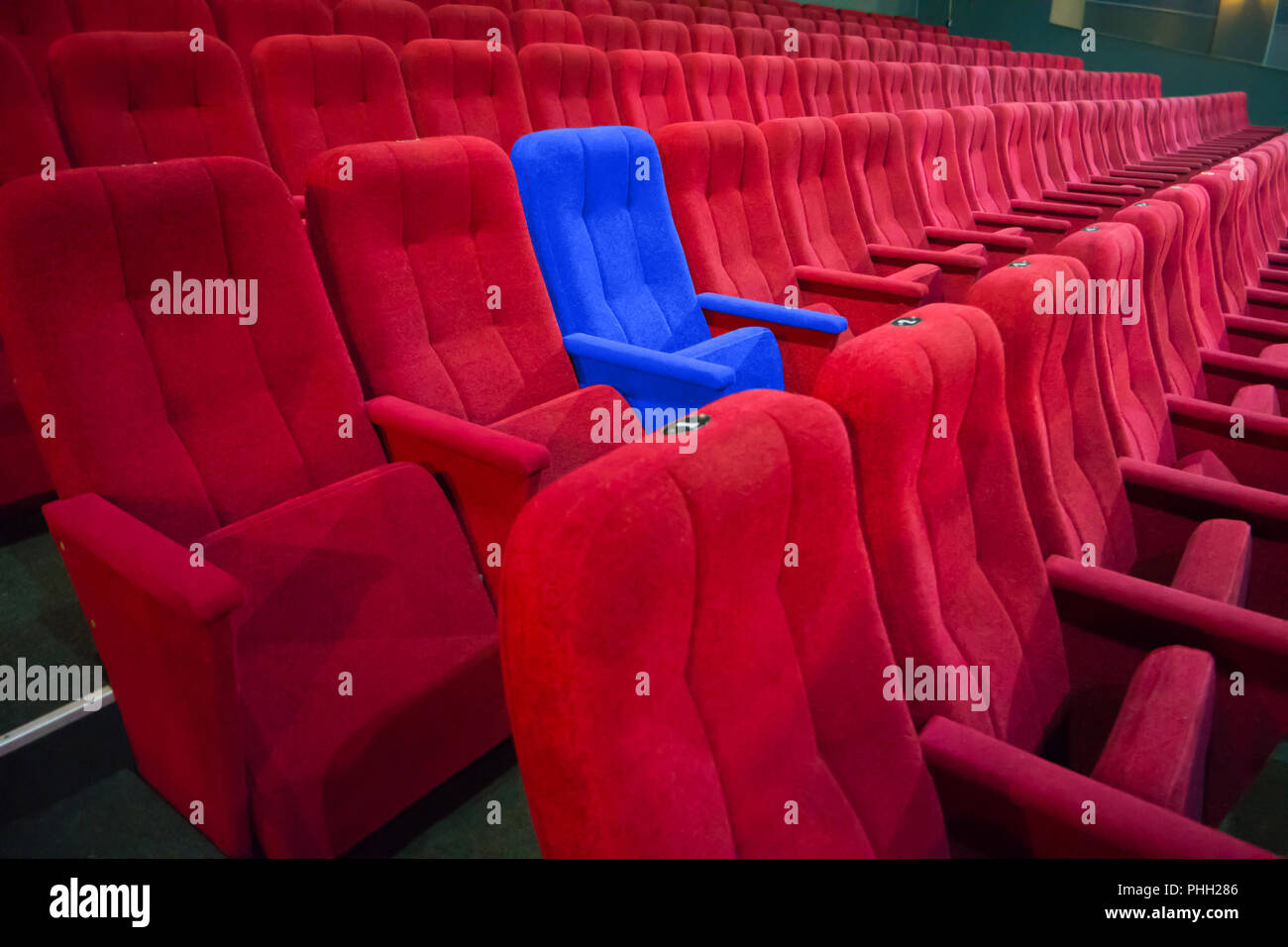 Empty seats cinema blue hi-res stock photography and images - Alamy