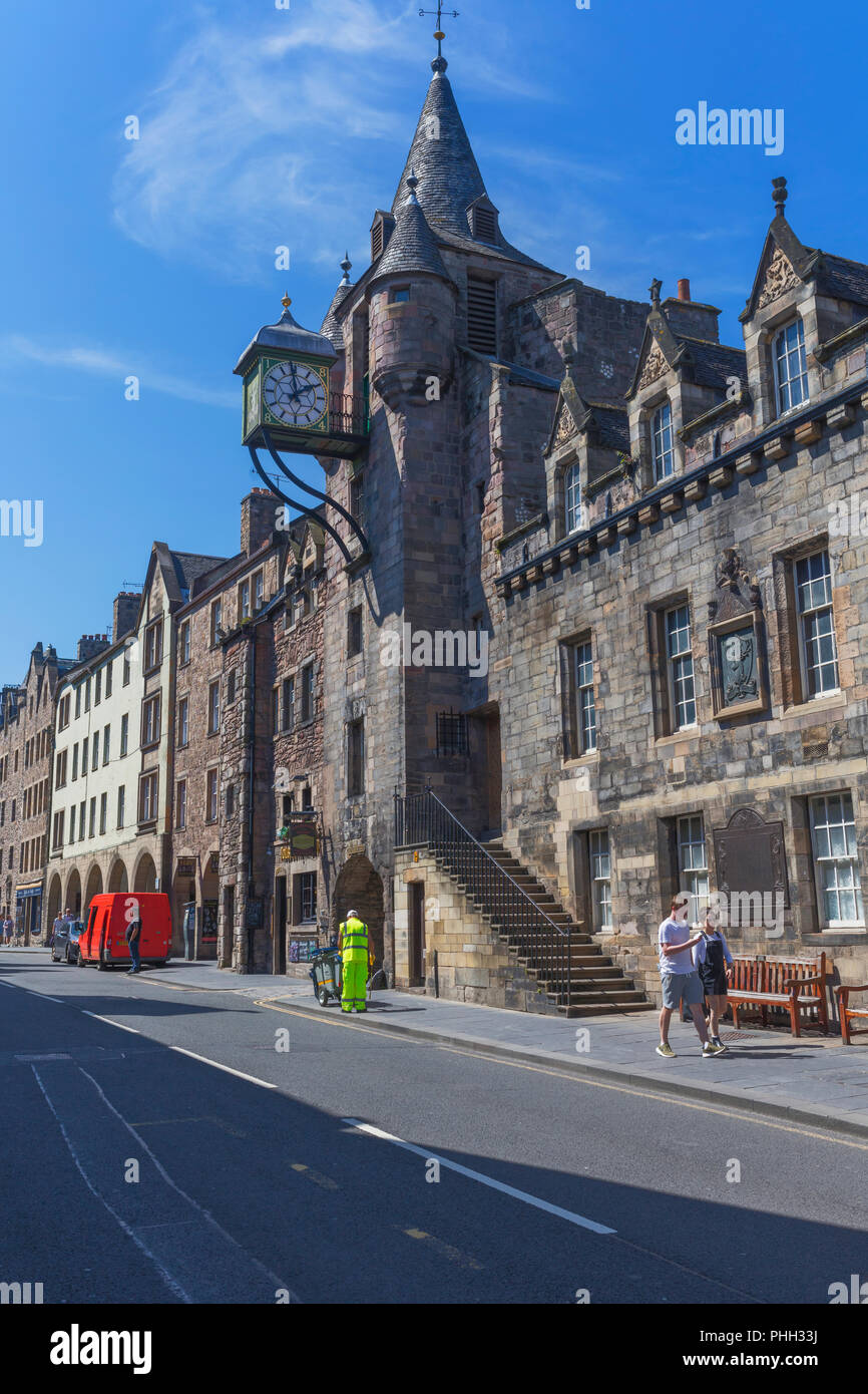 Edinburgh scotland uk canongate hi-res stock photography and images - Alamy