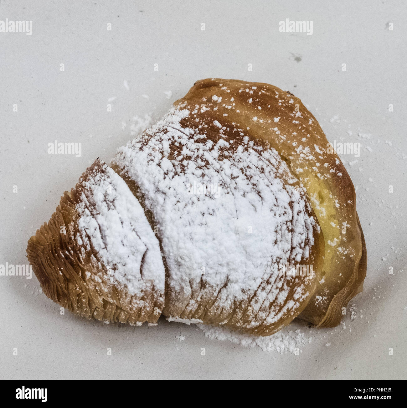 Sfogliatelle typical neapolitan cake hi-res stock photography and ...