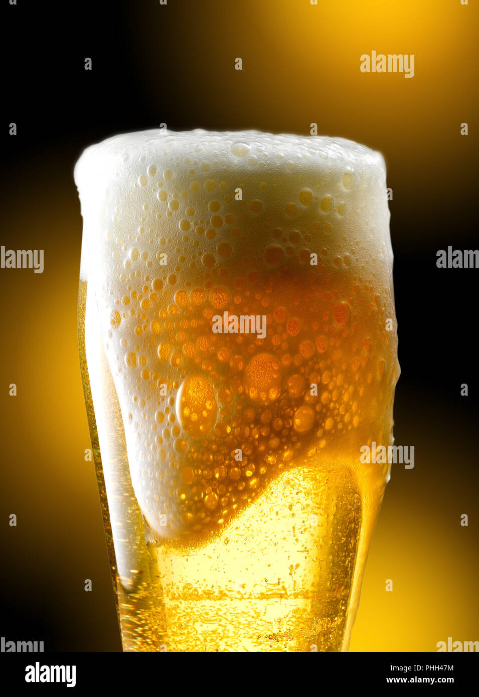mug of frothy beer Stock Photo - Alamy