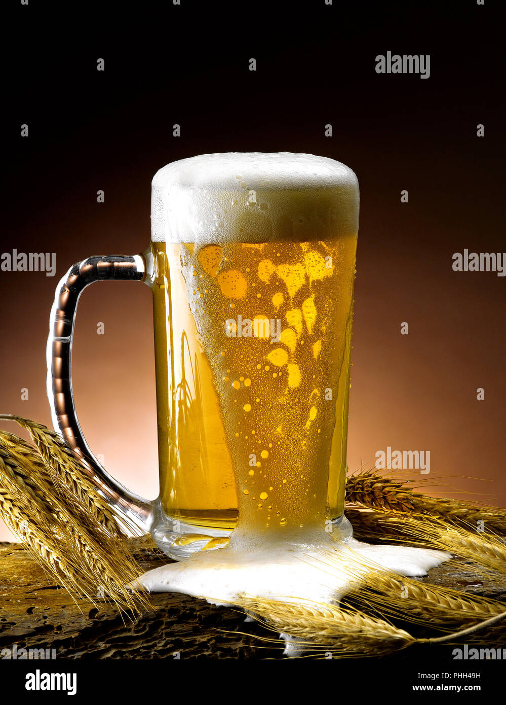 mug of frothy beer Stock Photo - Alamy