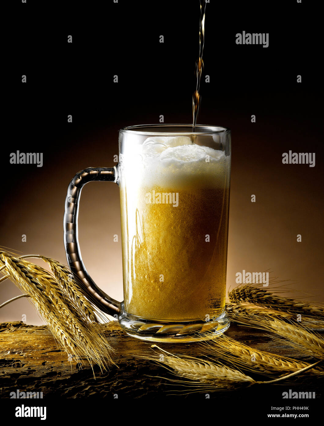 mug of frothy beer Stock Photo - Alamy