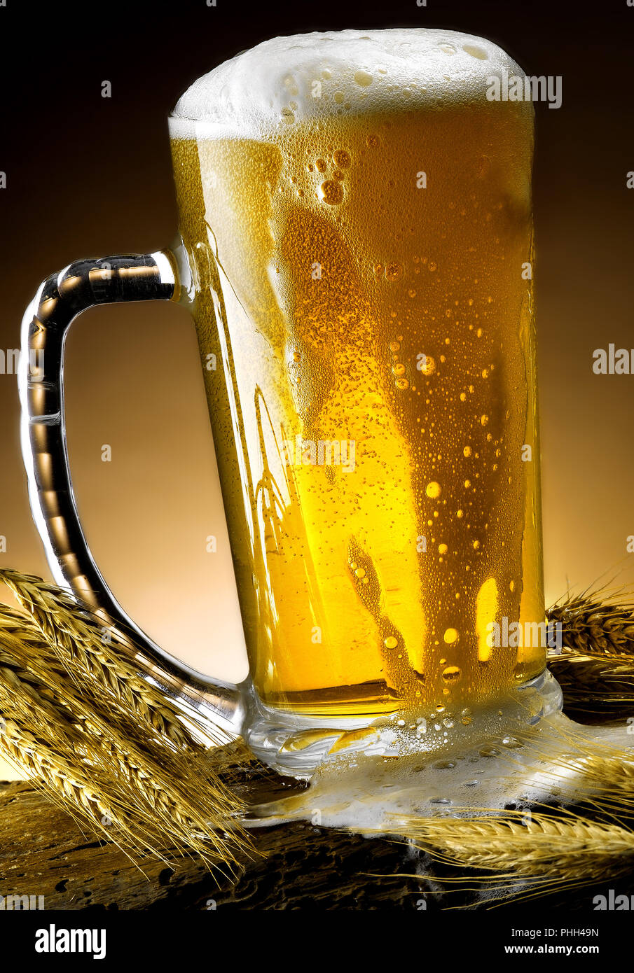 mug of frothy beer Stock Photo - Alamy