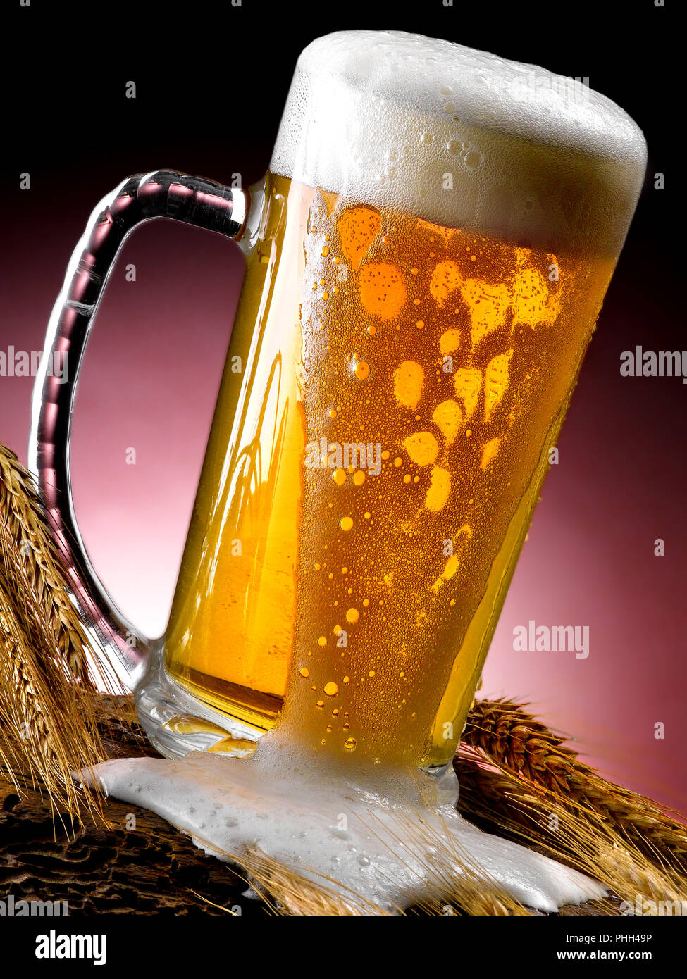 mug of frothy beer Stock Photo - Alamy