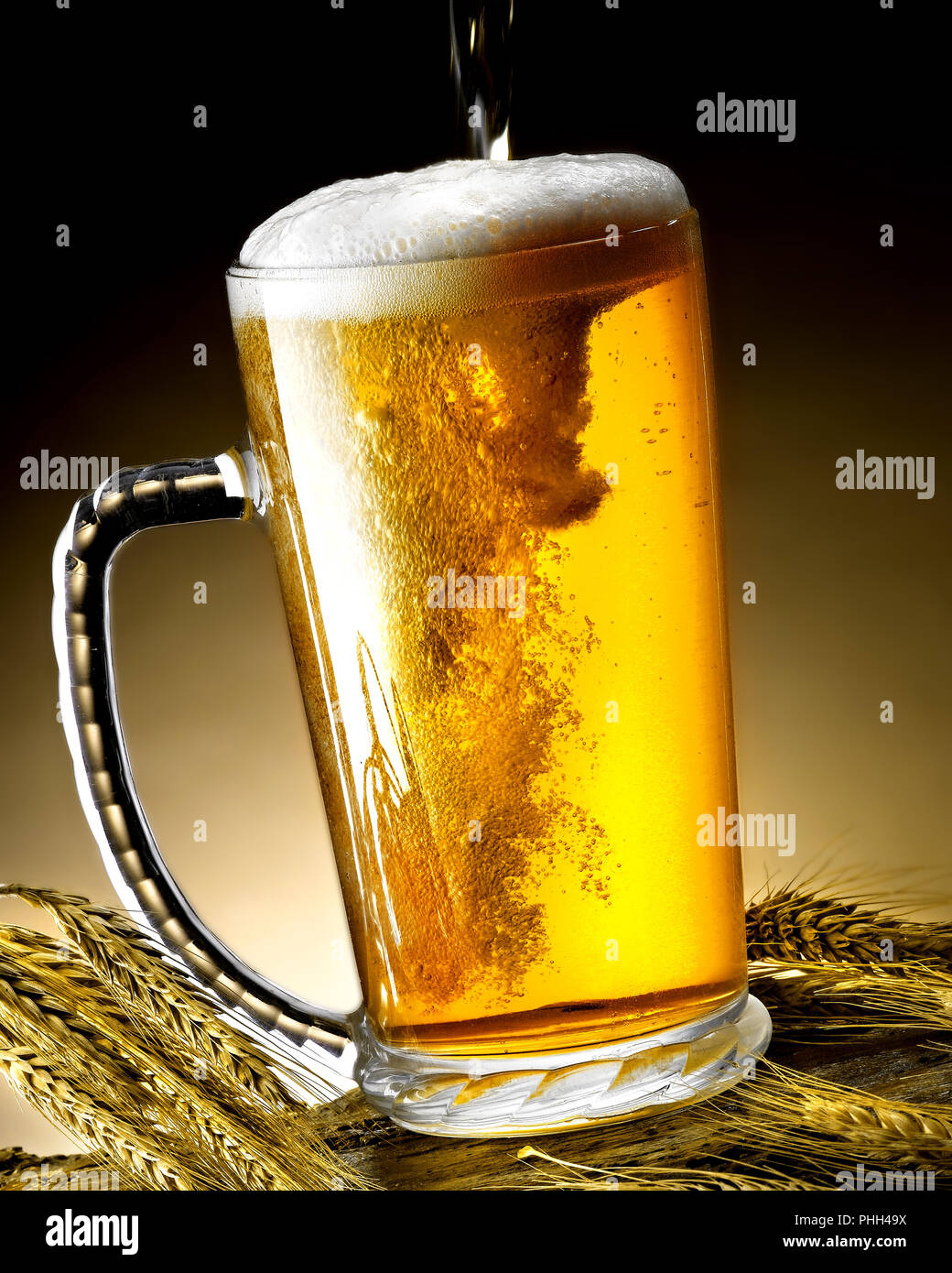 mug of frothy beer Stock Photo - Alamy