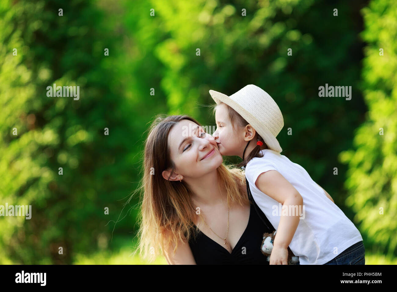Child kisses his mother Stock Photo - Alamy