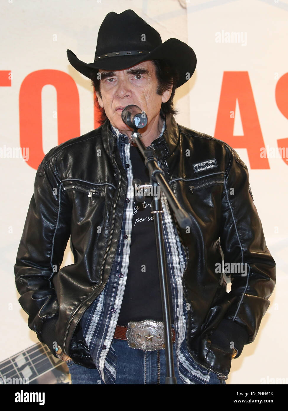 Singer Tom Astor Stock Photo - Alamy