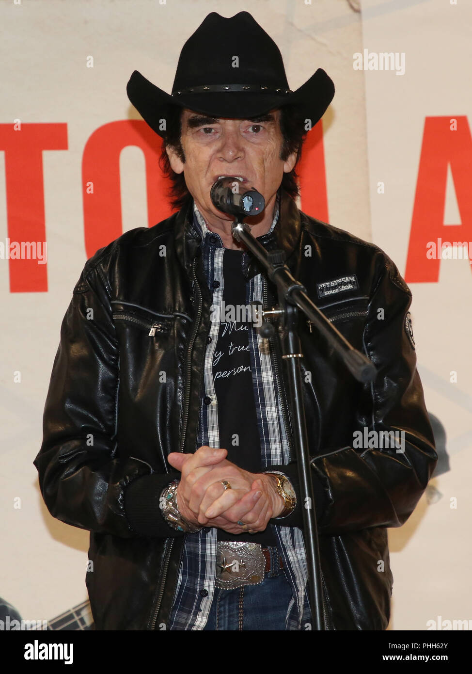 Singer Tom Astor Stock Photo - Alamy