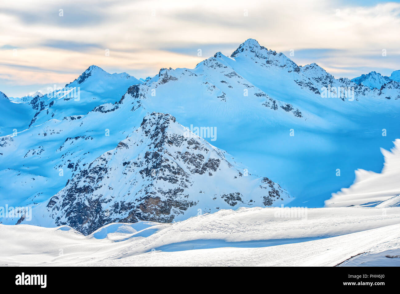 Range of peaks hi-res stock photography and images - Alamy