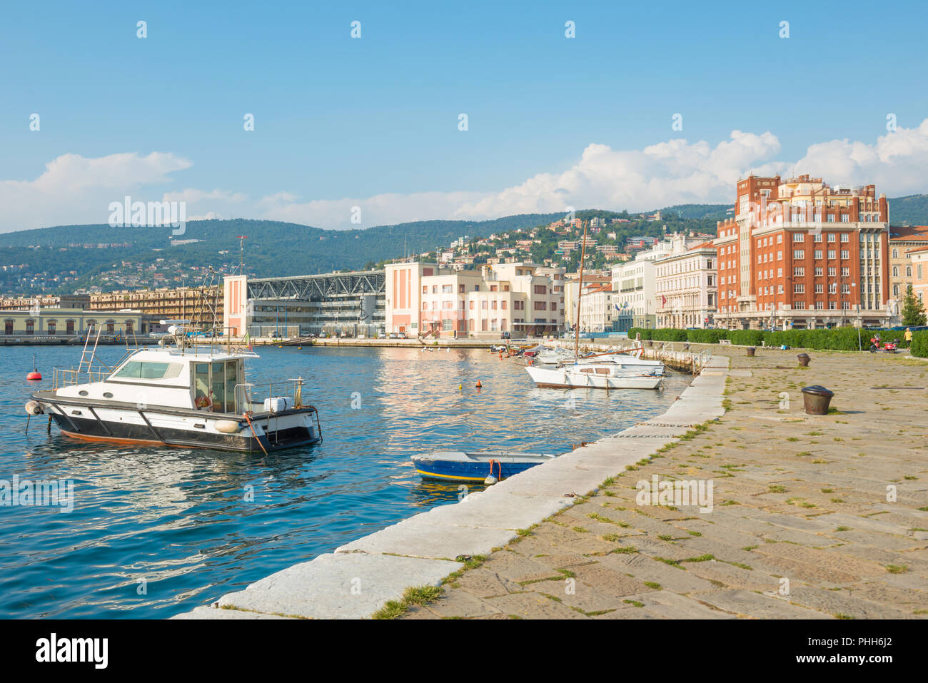 Harbor and the seafront hi-res stock photography and images - Alamy