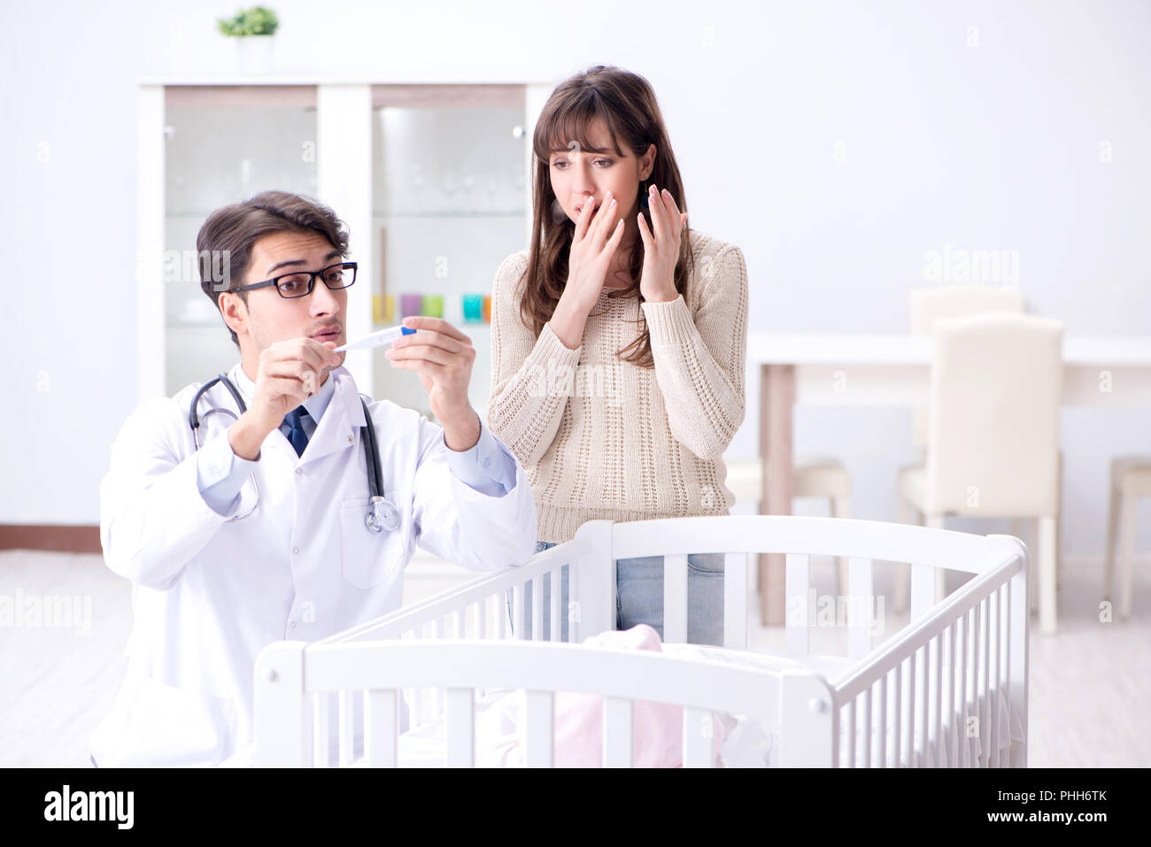 Doctor explaining to young mother Stock Photo - Alamy