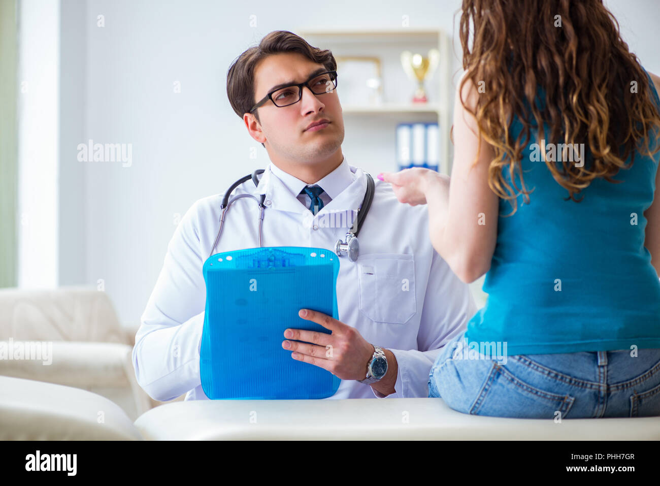 Patient visiting doctor annual hi-res stock photography and images - Alamy
