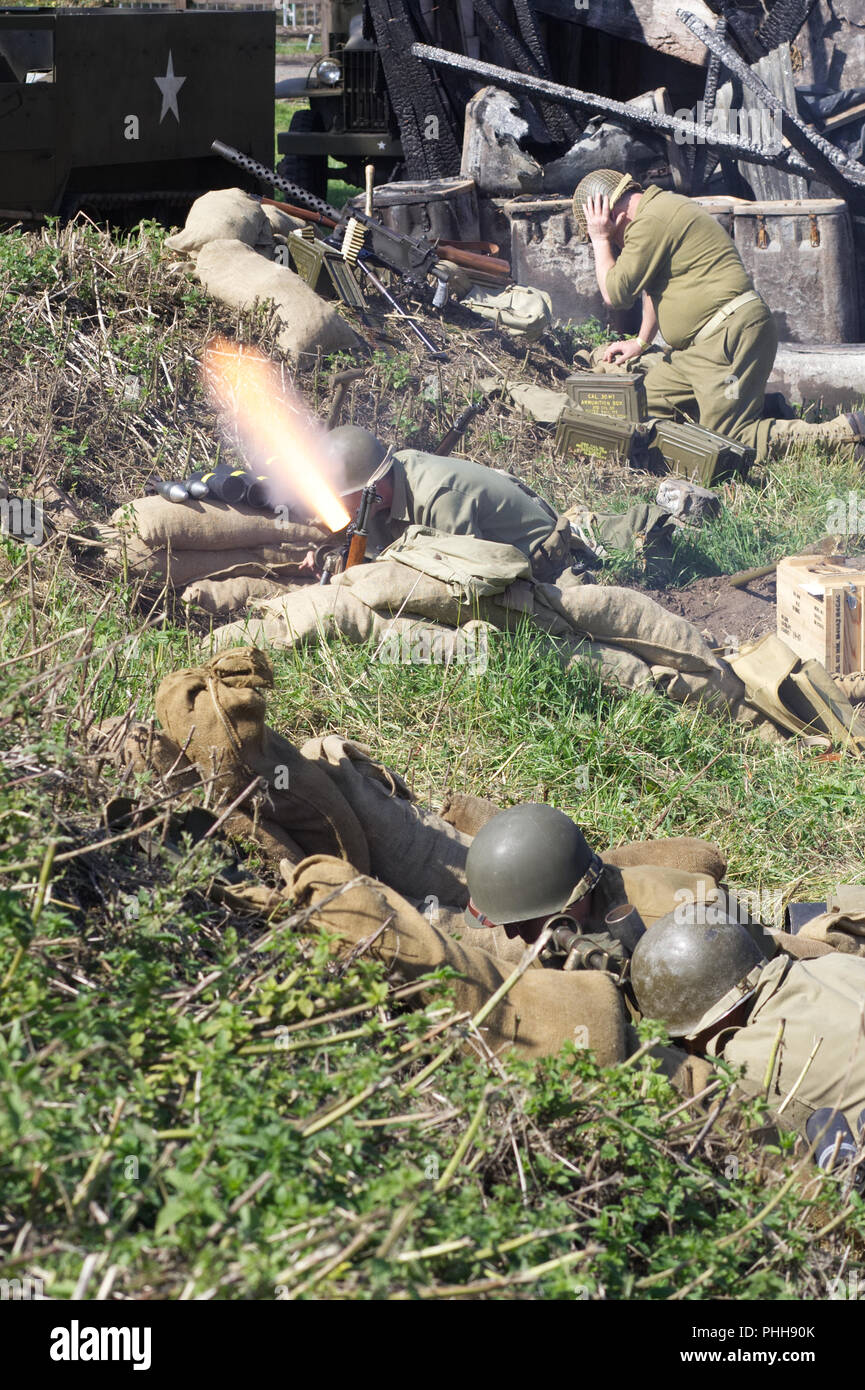 Americans firing mortars Stock Photo - Alamy