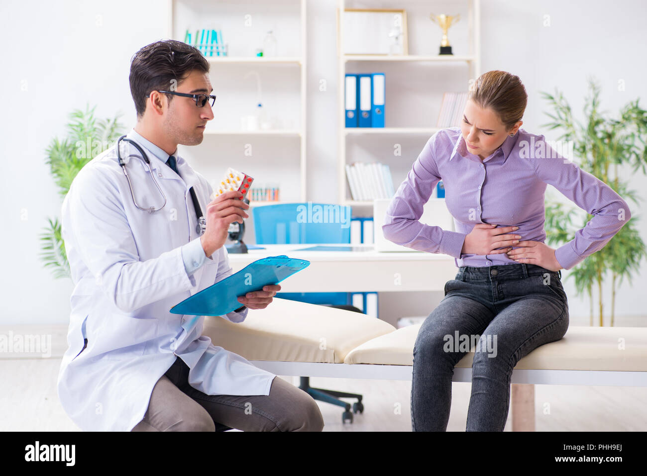 Patient visiting doctor for medical check-up in hospital Stock Photo ...
