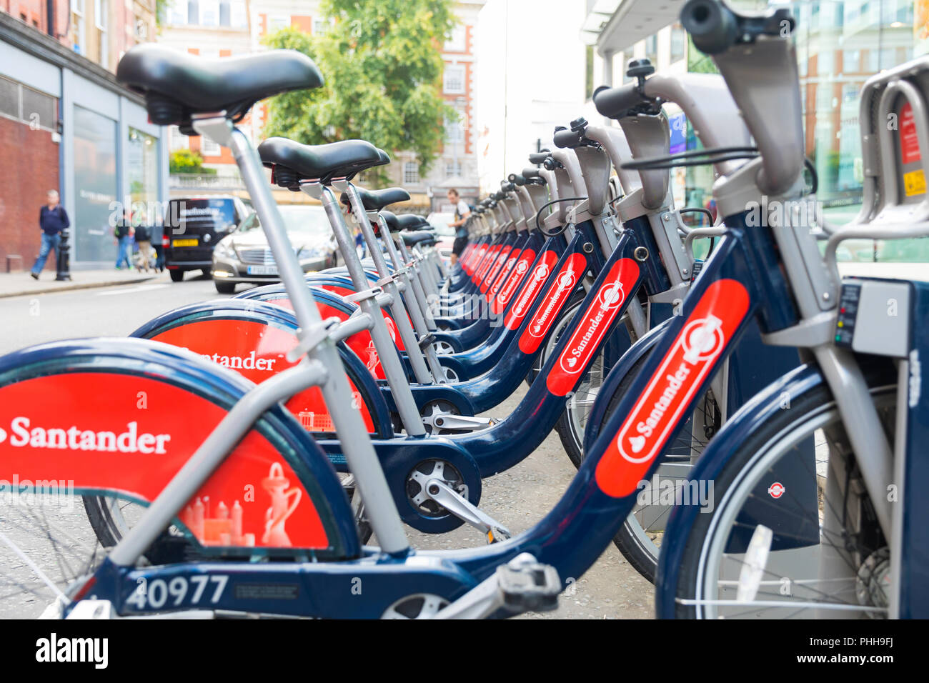 LONDON, ENGLAND, UK - 31 JULY, 2017: Row of Santander red public rental ...