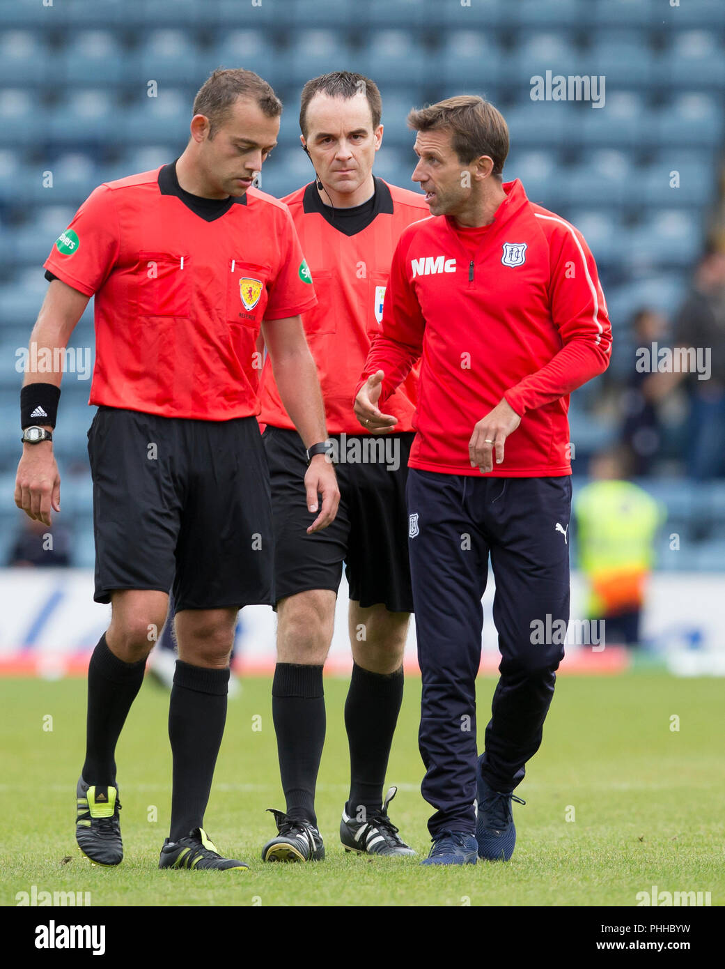 Football action gavin mccann hi-res stock photography and images - Alamy