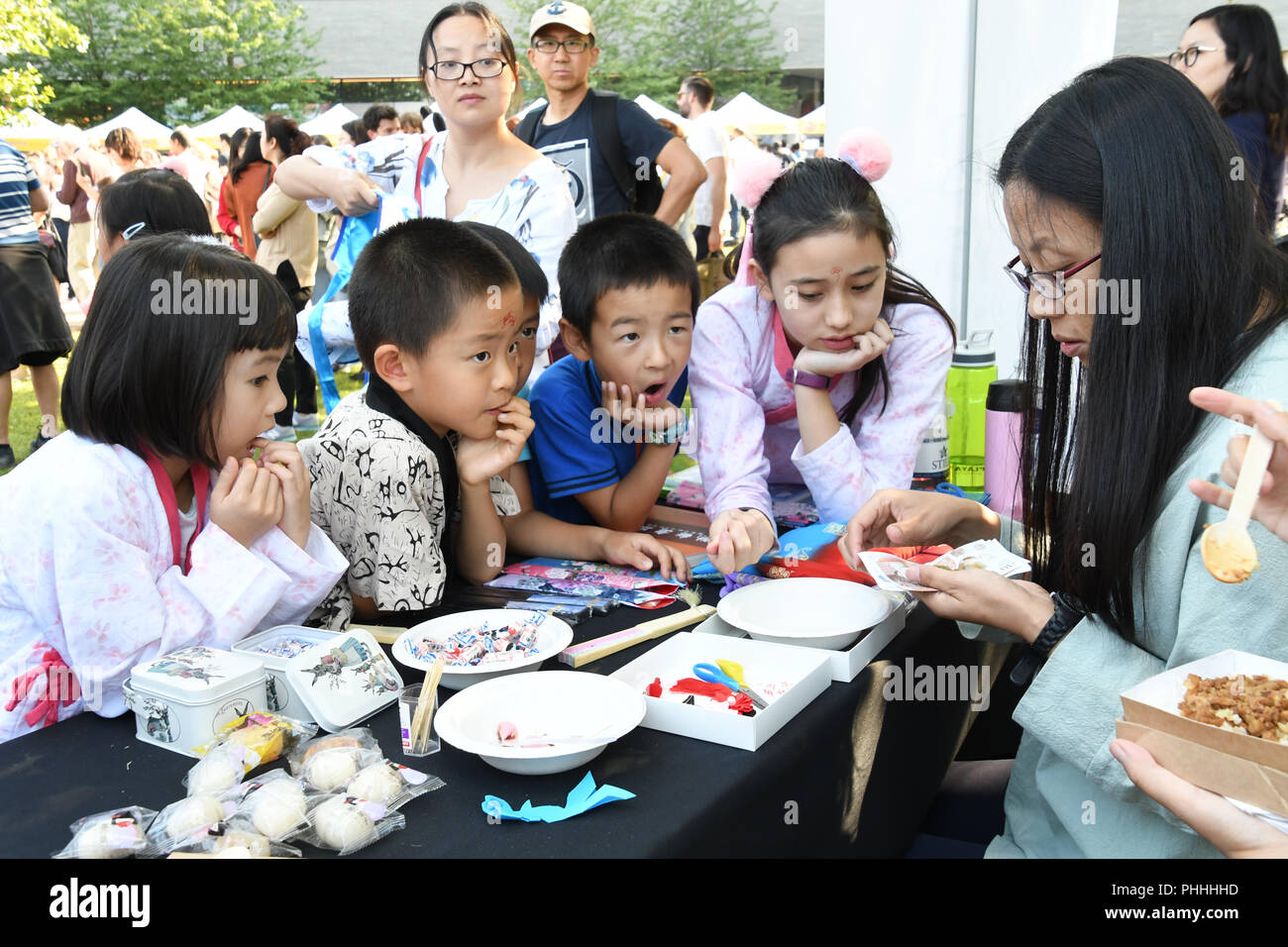 London, England, UK. 1st September, 2018. Hundreds hungry people enojy ...