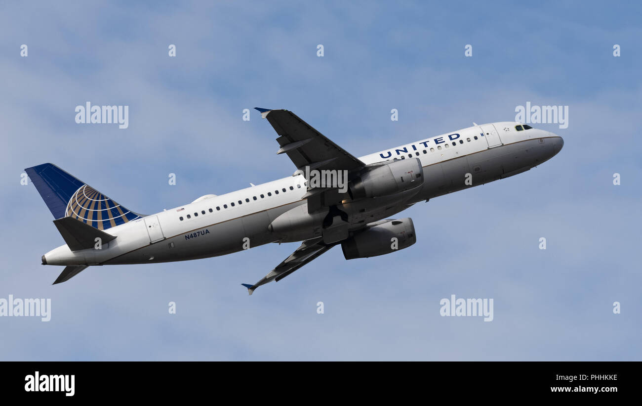 Winglet winglets airbus a320 hi-res stock photography and images - Alamy
