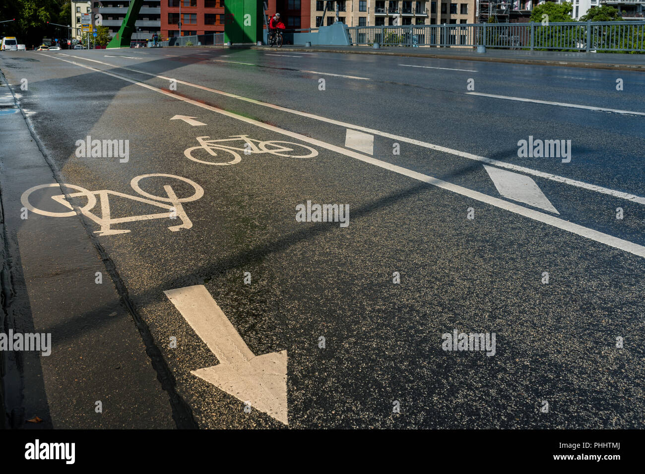 Bicycle traffic sign hi-res stock photography and images - Alamy