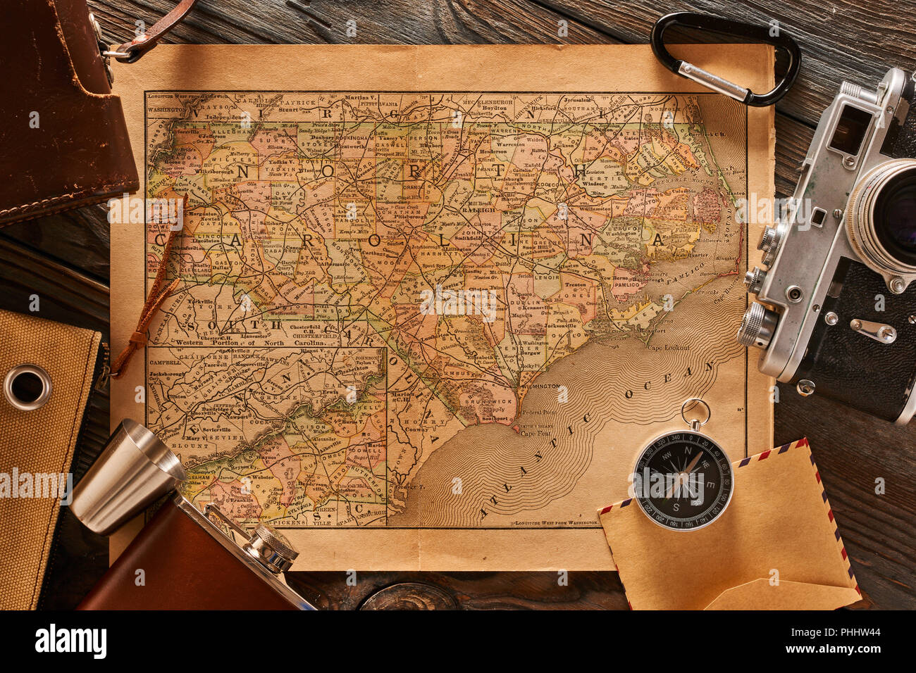 Vintage map and old 35mm camera Stock Photo - Alamy