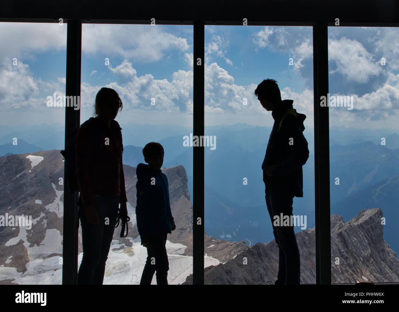 Family visit at window hi-res stock photography and images - Alamy