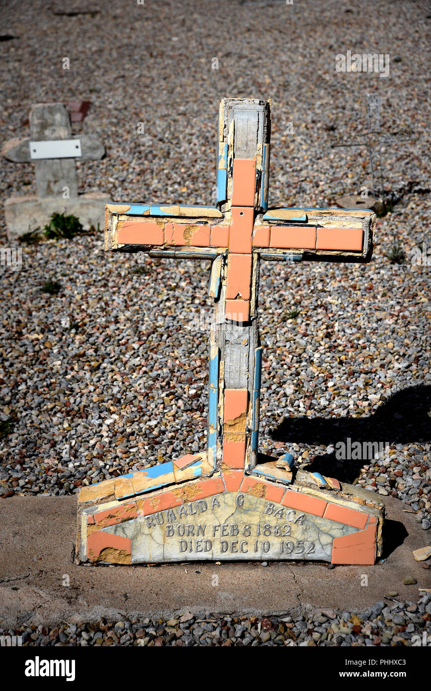 New cross in cemetery hi-res stock photography and images - Alamy