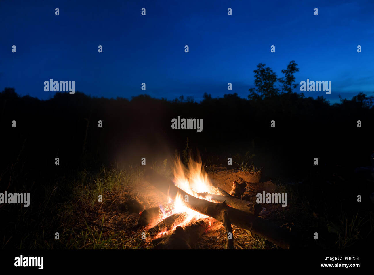 Bonfire orange flame in dark hi-res stock photography and images - Alamy