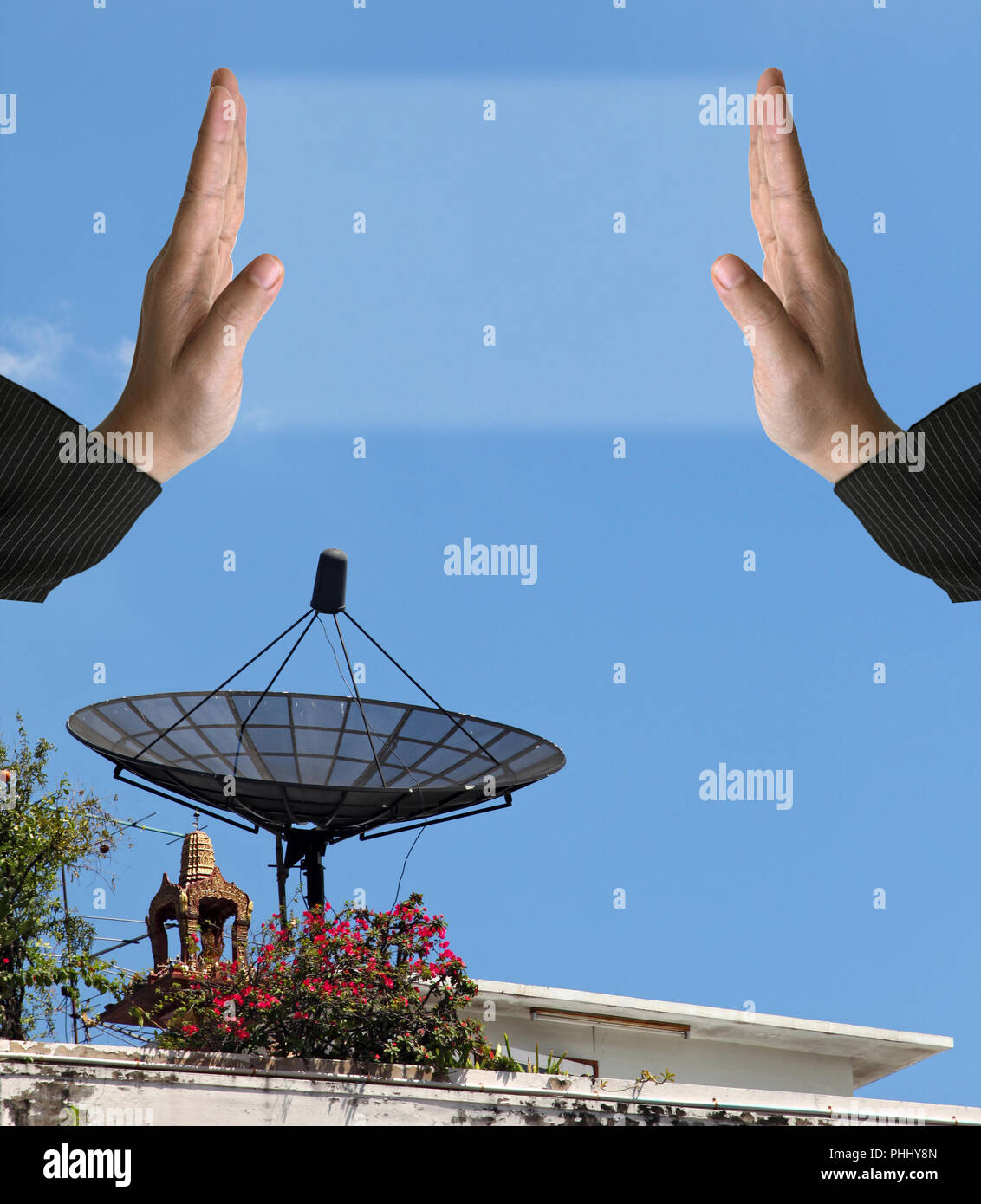 Big satellite dish hi-res stock photography and images - Alamy