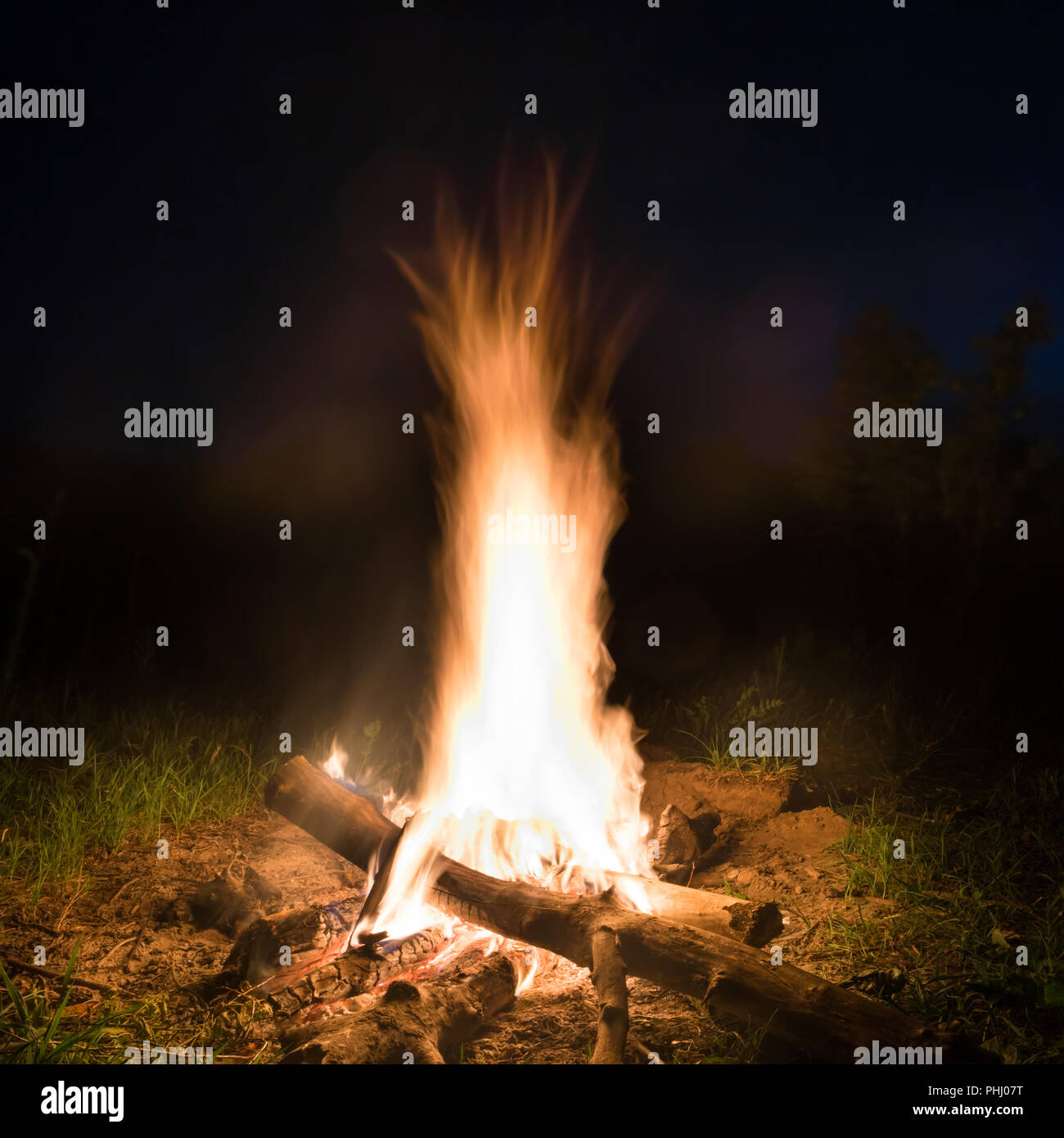 Bonfire orange flame in dark hi-res stock photography and images - Alamy