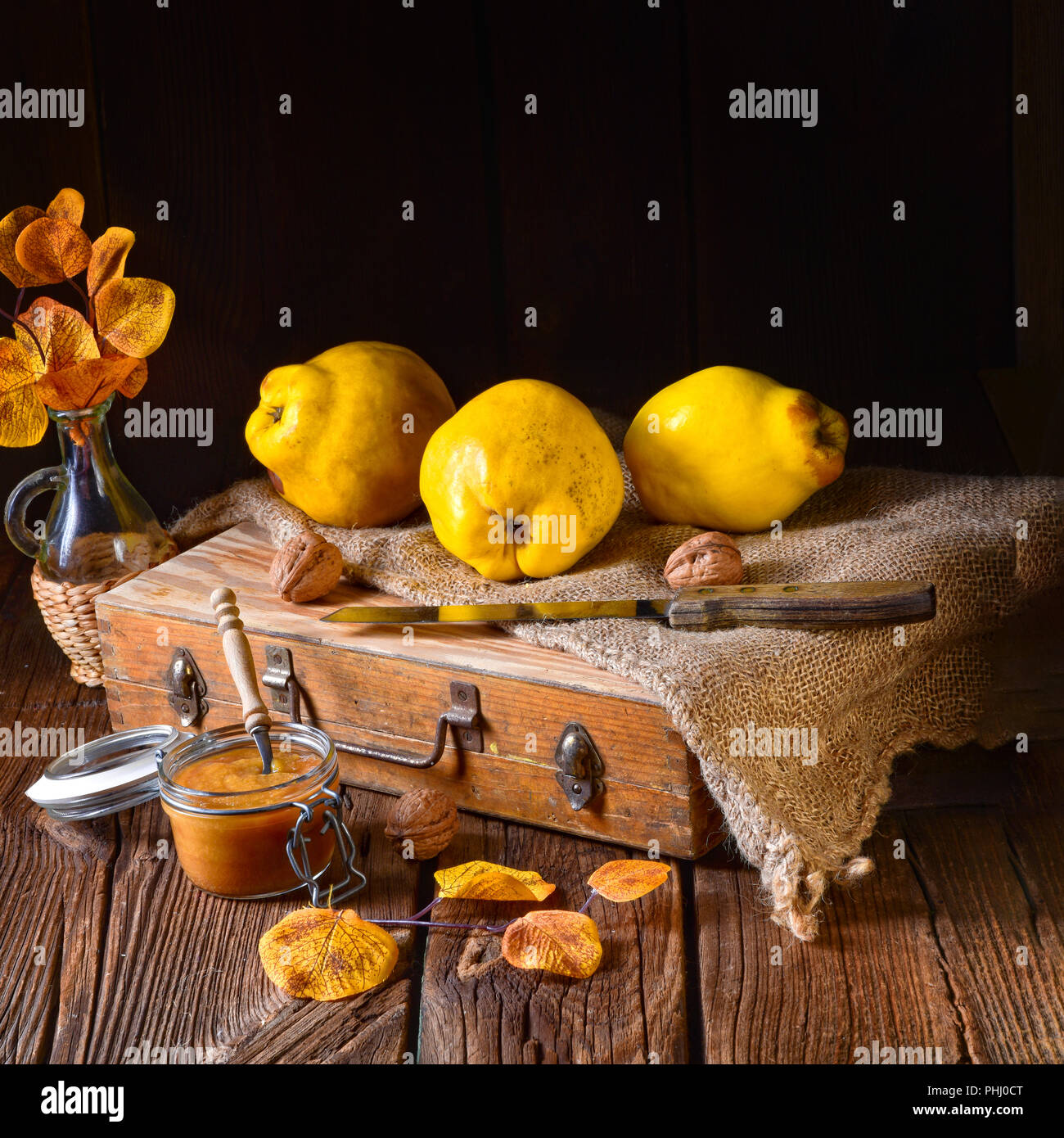 fresh and tasty Quitte (Cydonia oblonga Stock Photo - Alamy