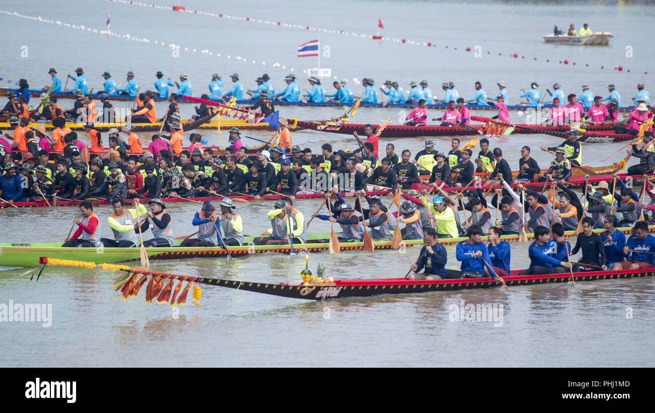 Thailand boat race river hi-res stock photography and images - Alamy