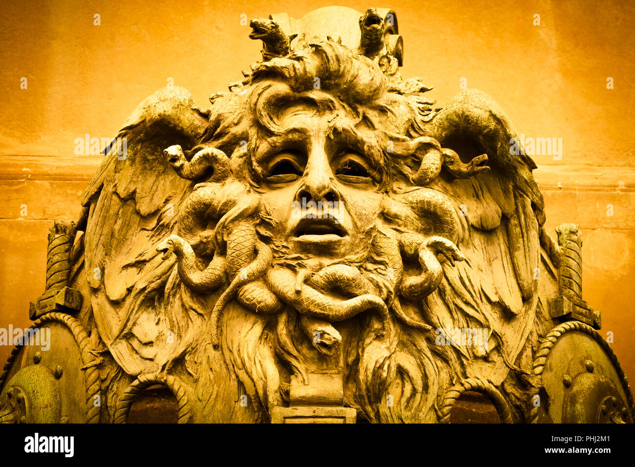 Medusa mask hi-res stock photography and images - Alamy