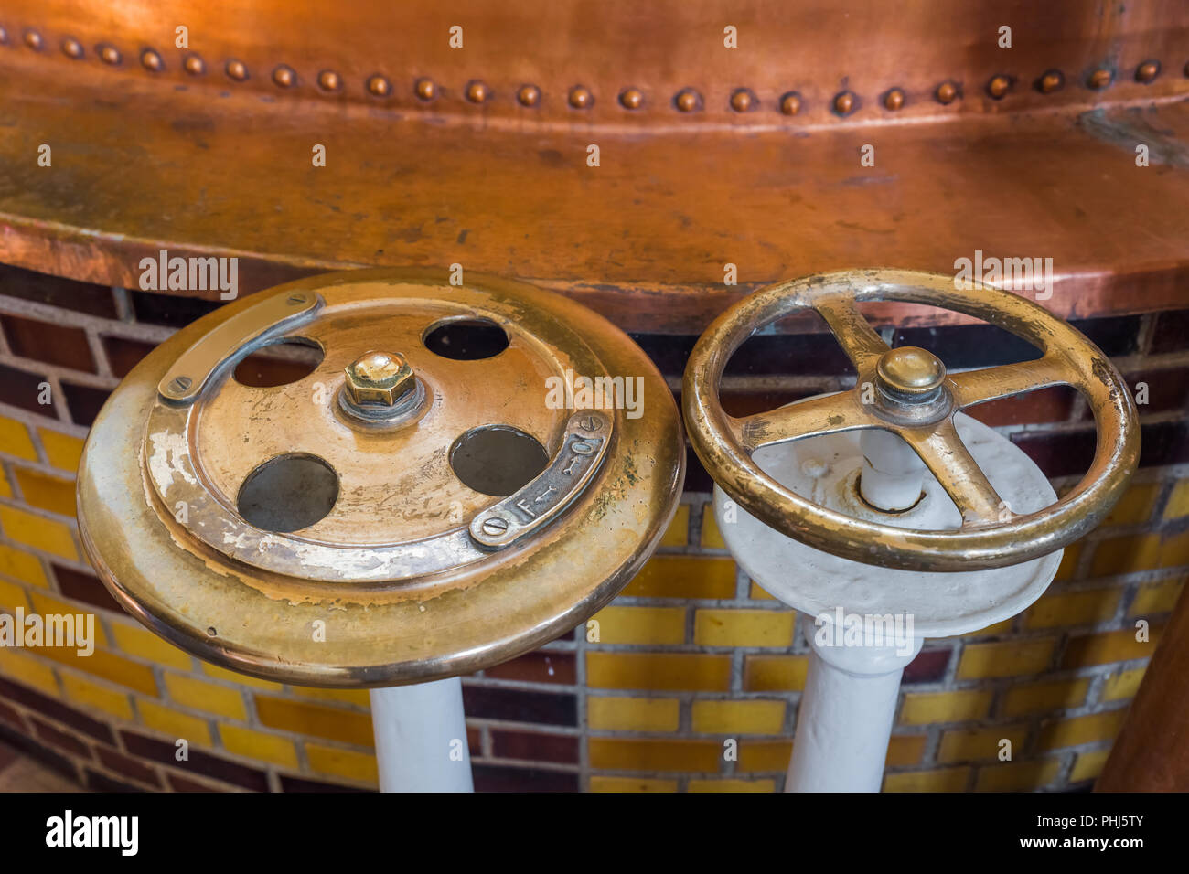 Copper kettle brewing hi-res stock photography and images - Alamy